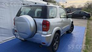 Grey Toyota RAV4 2002 in Liepaja, with an engine capacity of 2.00 L and mileage of 290 thousand km for 4250 €, photo 4 on AUTOMOTO.COM.LV