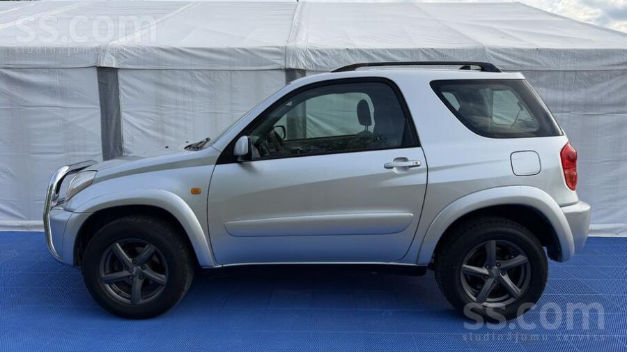Grey Toyota RAV4 2002 in Liepaja, with an engine capacity of 2.00 L and mileage of 290 thousand km for 4250 €, photo 5 on AUTOMOTO.COM.LV