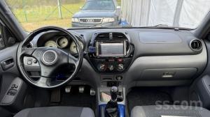 Grey Toyota RAV4 2002 in Liepaja, with an engine capacity of 2.00 L and mileage of 290 thousand km for 4250 €, photo 8 on AUTOMOTO.COM.LV