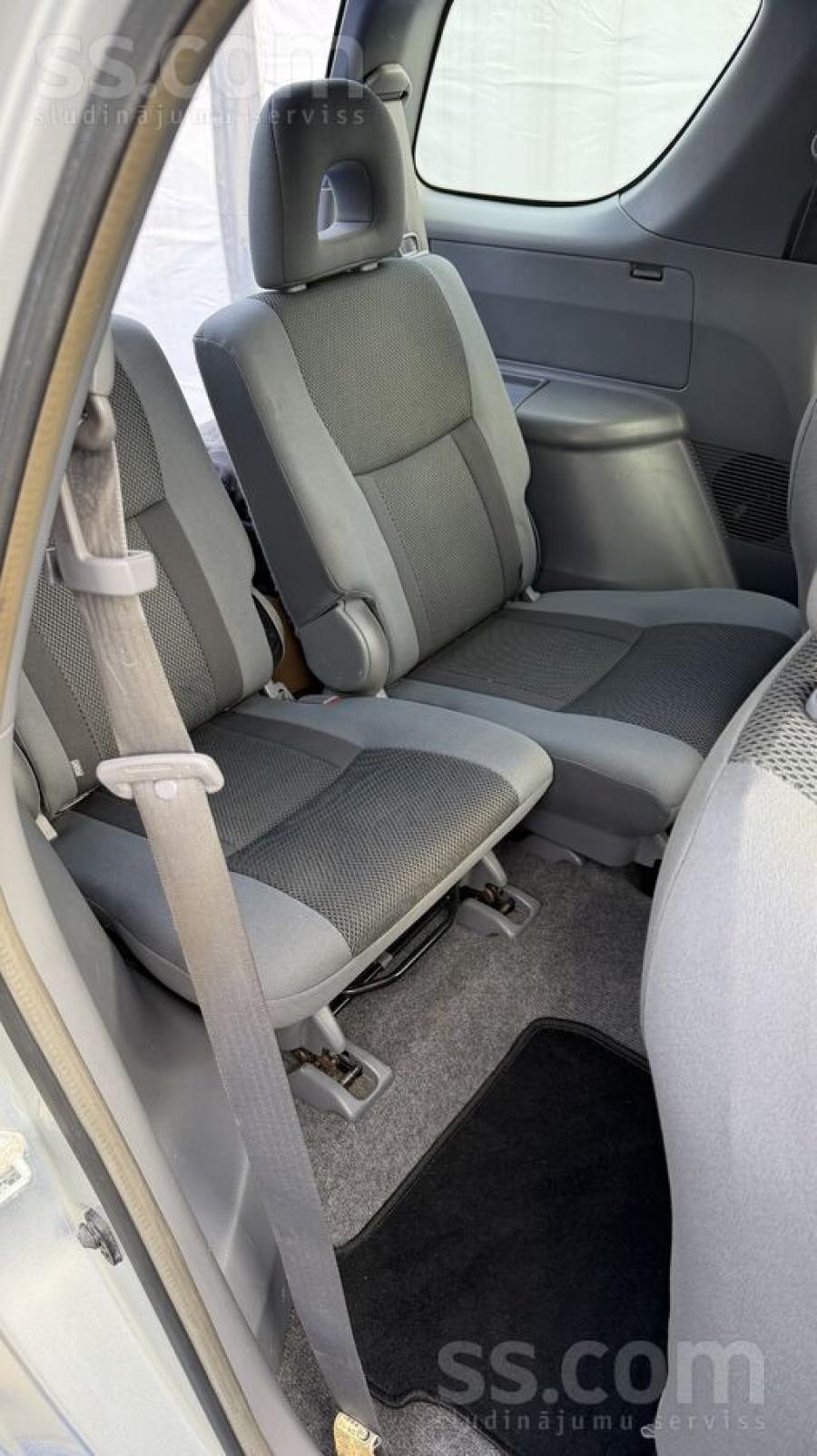 Grey Toyota RAV4 2002 in Liepaja, with an engine capacity of 2.00 L and mileage of 290 thousand km for 4250 €, photo 13 on AUTOMOTO.COM.LV