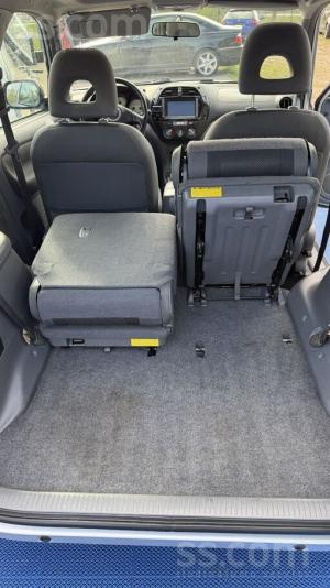 Grey Toyota RAV4 2002 in Liepaja, with an engine capacity of 2.00 L and mileage of 290 thousand km for 4250 €, photo 14 on AUTOMOTO.COM.LV