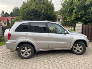 Grey Toyota RAV4 2002 in Plunge, with an engine capacity of 2.00 L and mileage of 307 thousand km for 2499 €, photo  on AUTOMOTO.COM.LV