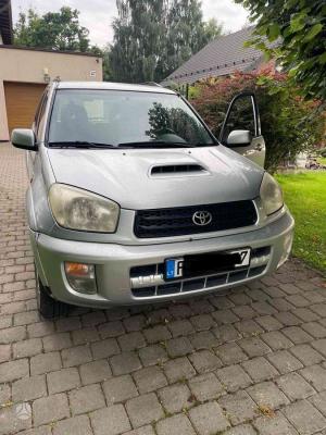 Grey Toyota RAV4 2002 in Plunge, with an engine capacity of 2.00 L and mileage of 307 thousand km for 2499 €, photo 3 on AUTOMOTO.COM.LV