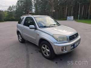 Grey Toyota RAV4 2002 in Riga, with an engine capacity of 2.00 L and mileage of 227 thousand km for 1500 €, photo  on AUTOMOTO.COM.LV