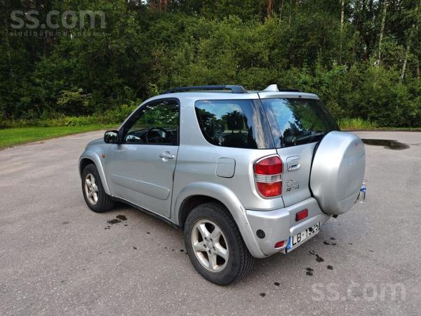 Grey Toyota RAV4 2002 in Riga, with an engine capacity of 2.00 L and mileage of 227 thousand km for 1500 €, photo 5 on AUTOMOTO.COM.LV