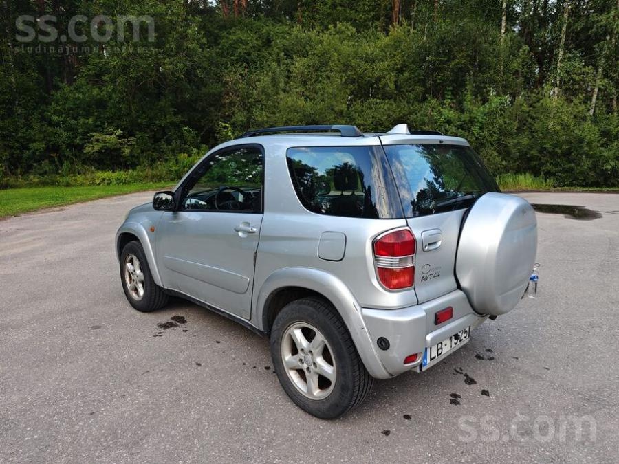 Grey Toyota RAV4 2002 in Riga, with an engine capacity of 2.00 L and mileage of 227 thousand km for 1500 €, photo 6 on AUTOMOTO.COM.LV