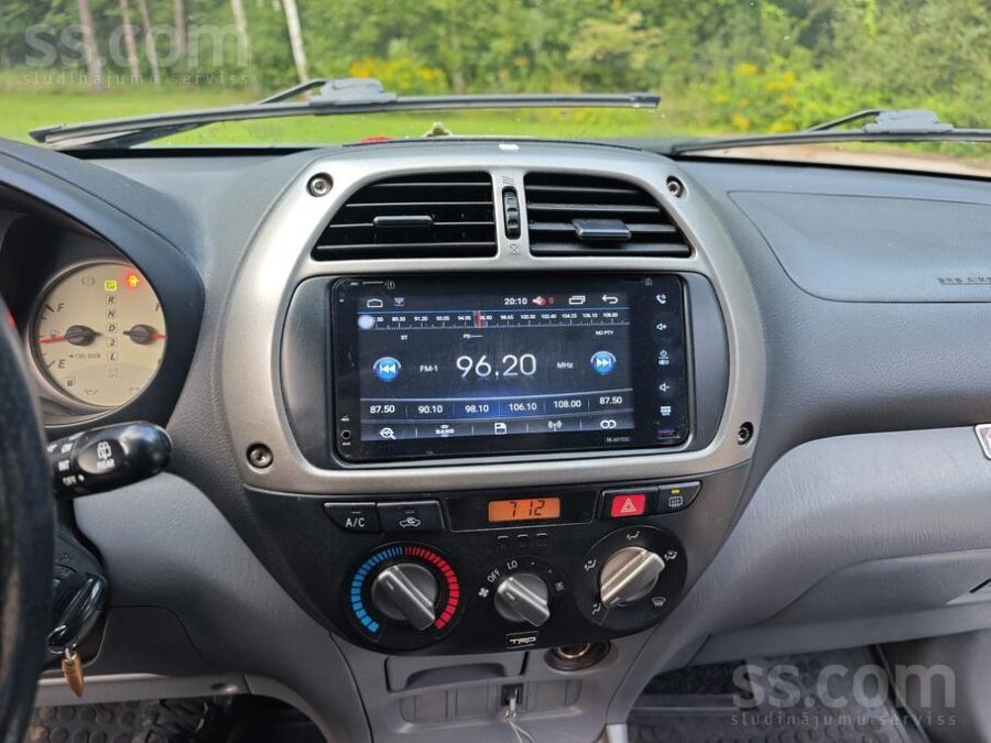 Grey Toyota RAV4 2002 in Riga, with an engine capacity of 2.00 L and mileage of 227 thousand km for 1500 €, photo 9 on AUTOMOTO.COM.LV
