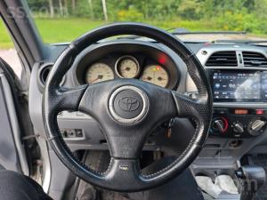 Grey Toyota RAV4 2002 in Riga, with an engine capacity of 2.00 L and mileage of 227 thousand km for 1500 €, photo 10 on AUTOMOTO.COM.LV