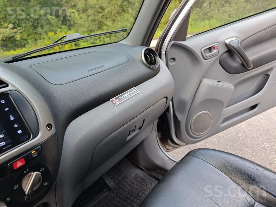 Grey Toyota RAV4 2002 in Riga, with an engine capacity of 2.00 L and mileage of 227 thousand km for 1500 €, photo 12 on AUTOMOTO.COM.LV
