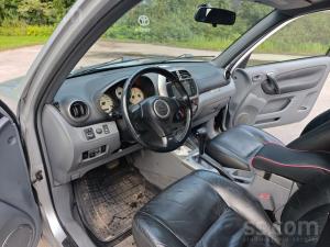 Grey Toyota RAV4 2002 in Riga, with an engine capacity of 2.00 L and mileage of 227 thousand km for 1500 €, photo 14 on AUTOMOTO.COM.LV