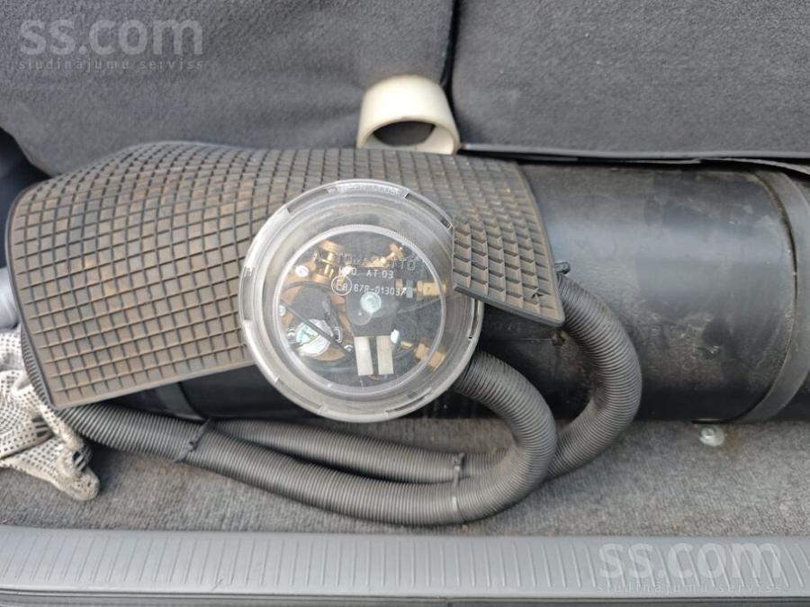 Grey Toyota RAV4 2002 in Riga, with an engine capacity of 2.00 L and mileage of 227 thousand km for 1500 €, photo 15 on AUTOMOTO.COM.LV