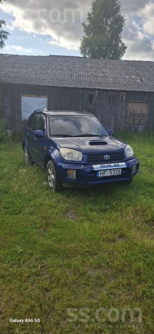 Pelēks Toyota RAV4 2002 Preiļi, ar dzinēja tilpumu 2.00 L un nobraukumu 389 tūkst. km par 950 €, foto  vietnē AUTOMOTO.COM.LV