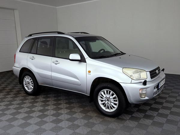 Grey Toyota RAV4 2002 in Tallinn, with an engine capacity of 2.00 L and mileage of 359 thousand km for 1399 €, photo 1 on AUTOMOTO.COM.LV