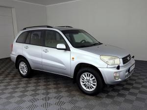 Pelēks Toyota RAV4 2002 Tallina, ar dzinēja tilpumu 2.00 L un nobraukumu 359 tūkst. km par 1399 €, foto  vietnē AUTOMOTO.COM.LV