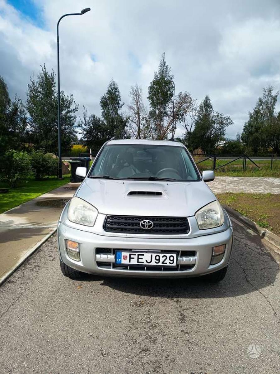 Grey Toyota RAV4 2002 in Anyksciai, with an engine capacity of 2.00 L and mileage of 431 thousand km for 1750 €, photo 3 on AUTOMOTO.COM.LV