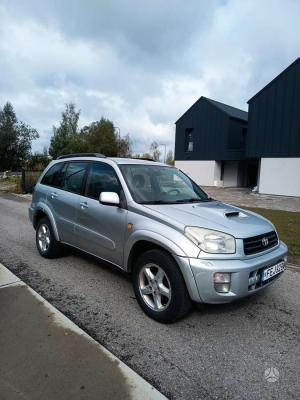 Grey Toyota RAV4 2002 in Anyksciai, with an engine capacity of 2.00 L and mileage of 431 thousand km for 1750 €, photo 4 on AUTOMOTO.COM.LV