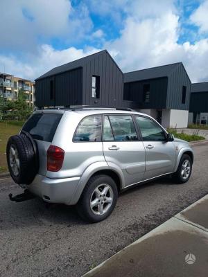 Grey Toyota RAV4 2002 in Anyksciai, with an engine capacity of 2.00 L and mileage of 431 thousand km for 1750 €, photo 6 on AUTOMOTO.COM.LV