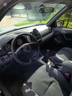 Grey Toyota RAV4 2002 in Anyksciai, with an engine capacity of 2.00 L and mileage of 431 thousand km for 1750 €, photo 10 on AUTOMOTO.COM.LV