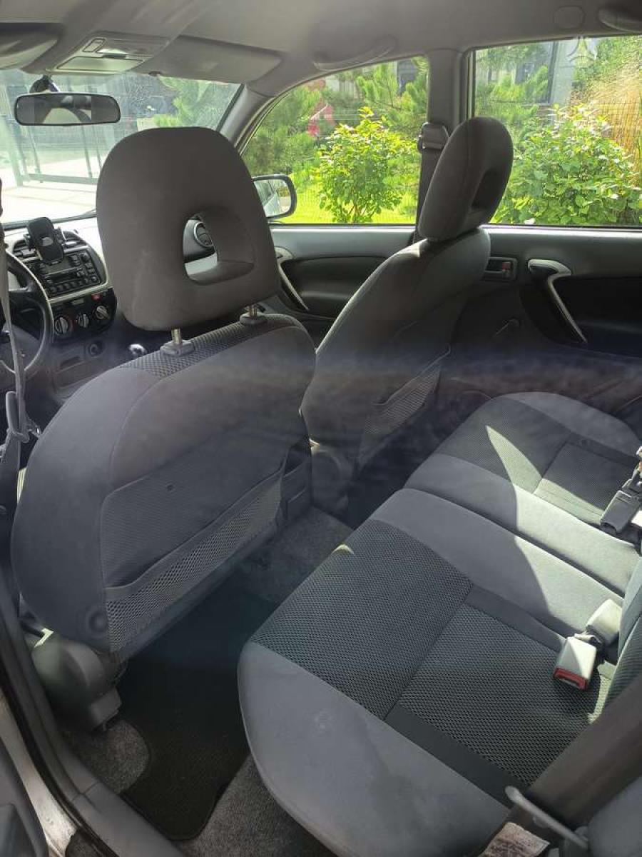 Grey Toyota RAV4 2002 in Anyksciai, with an engine capacity of 2.00 L and mileage of 431 thousand km for 1750 €, photo 11 on AUTOMOTO.COM.LV