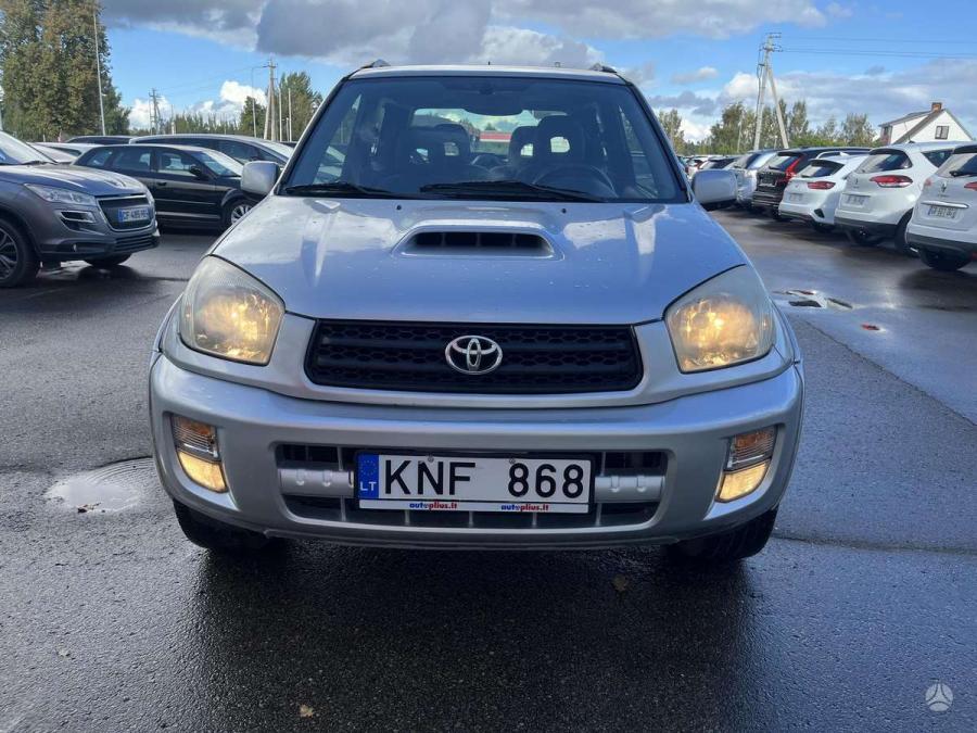 Pelēks Toyota RAV4 2002 Tauragė, ar dzinēja tilpumu 2.00 L un nobraukumu 182 tūkst. km par 3100 €, foto 3 vietnē AUTOMOTO.COM.LV