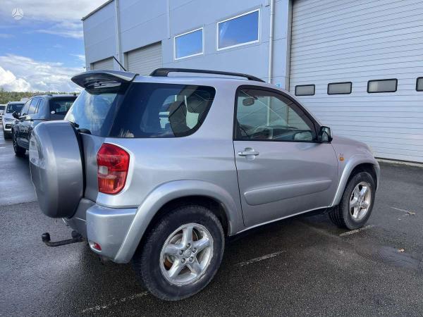 Pelēks Toyota RAV4 2002 Tauragė, ar dzinēja tilpumu 2.00 L un nobraukumu 182 tūkst. km par 3100 €, foto 5 vietnē AUTOMOTO.COM.LV