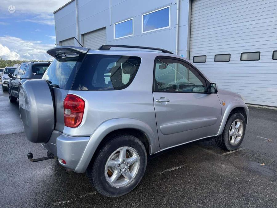 Pelēks Toyota RAV4 2002 Tauragė, ar dzinēja tilpumu 2.00 L un nobraukumu 182 tūkst. km par 3100 €, foto 5 vietnē AUTOMOTO.COM.LV