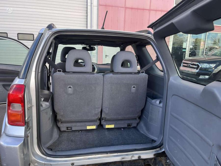 Pelēks Toyota RAV4 2002 Tauragė, ar dzinēja tilpumu 2.00 L un nobraukumu 182 tūkst. km par 3100 €, foto 12 vietnē AUTOMOTO.COM.LV