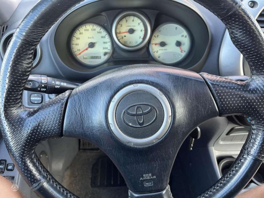 Pelēks Toyota RAV4 2002 Tauragė, ar dzinēja tilpumu 2.00 L un nobraukumu 182 tūkst. km par 3100 €, foto 17 vietnē AUTOMOTO.COM.LV