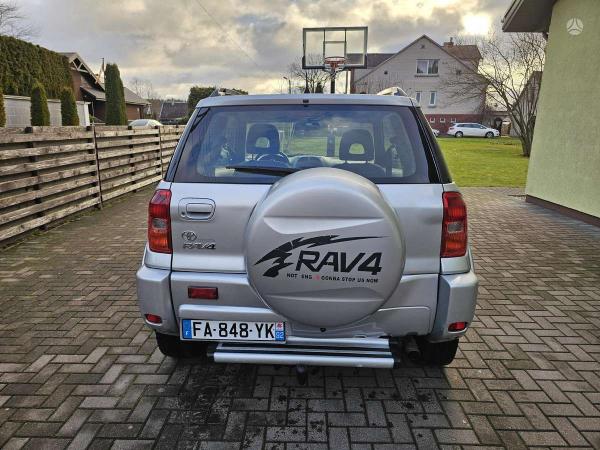 Grey Toyota RAV4 2003 in Mazeikiai, with an engine capacity of 2.00 L and mileage of 236 thousand km for 4200 €, photo 6 on AUTOMOTO.COM.LV