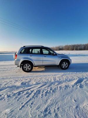 Pelēks Toyota RAV4 2003 Šilutė, ar dzinēja tilpumu 2.00 L un nobraukumu 344 tūkst. km par 2400 €, foto  vietnē AUTOMOTO.COM.LV