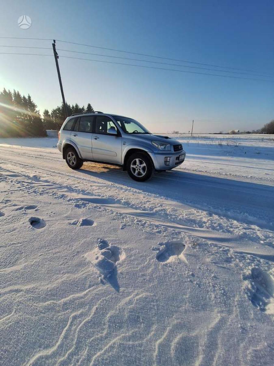 Pelēks Toyota RAV4 2003 Šilutė, ar dzinēja tilpumu 2.00 L un nobraukumu 344 tūkst. km par 2400 €, foto 3 vietnē AUTOMOTO.COM.LV