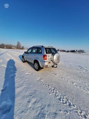 Pelēks Toyota RAV4 2003 Šilutė, ar dzinēja tilpumu 2.00 L un nobraukumu 344 tūkst. km par 2400 €, foto 4 vietnē AUTOMOTO.COM.LV
