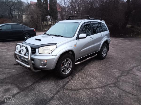 Grey Toyota RAV4 2003 in Vilnius, with an engine capacity of 2.00 L and mileage of 303 thousand km for 2950 €, photo 1 on AUTOMOTO.COM.LV