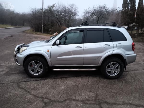 Grey Toyota RAV4 2003 in Vilnius, with an engine capacity of 2.00 L and mileage of 303 thousand km for 2950 €, photo 2 on AUTOMOTO.COM.LV