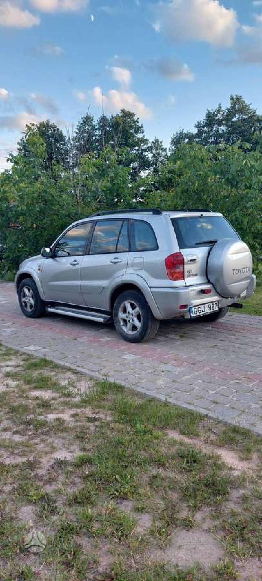 Pelēks Toyota RAV4 2003 Zarasai, ar dzinēja tilpumu 2.00 L un nobraukumu 183 tūkst. km par 2850 €, foto 3 vietnē AUTOMOTO.COM.LV