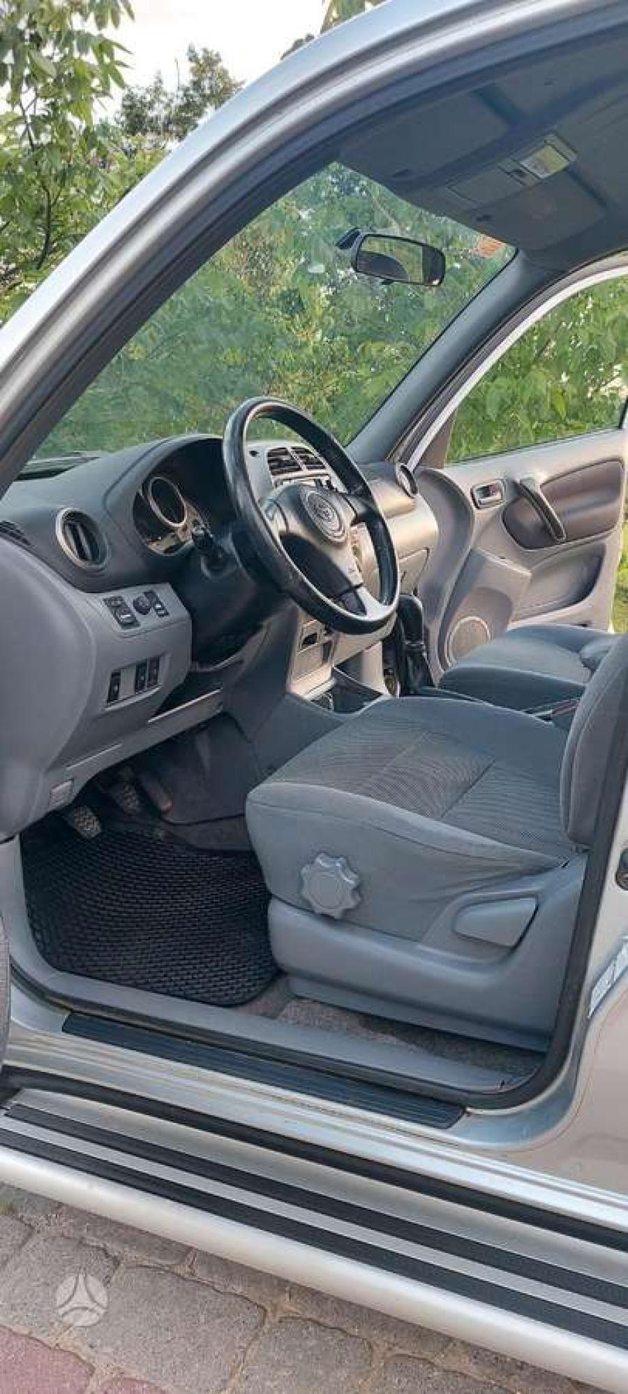 Pelēks Toyota RAV4 2003 Zarasai, ar dzinēja tilpumu 2.00 L un nobraukumu 183 tūkst. km par 2850 €, foto 4 vietnē AUTOMOTO.COM.LV