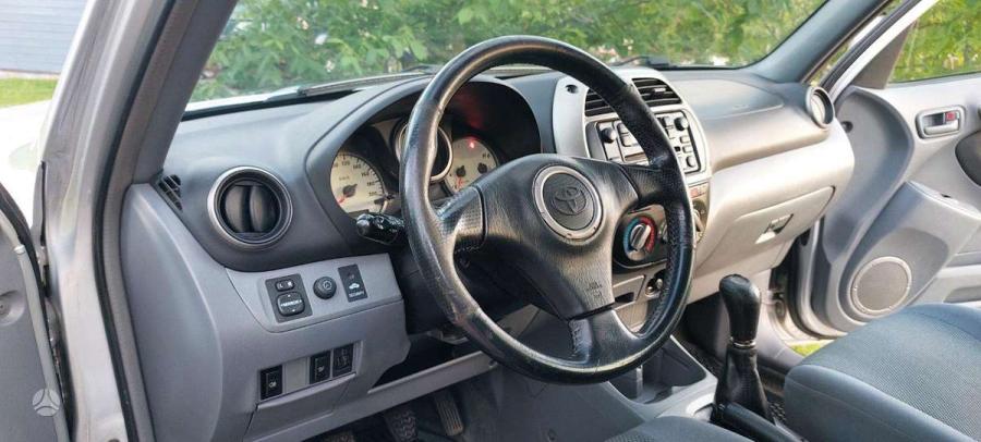 Pelēks Toyota RAV4 2003 Zarasai, ar dzinēja tilpumu 2.00 L un nobraukumu 183 tūkst. km par 2850 €, foto 5 vietnē AUTOMOTO.COM.LV