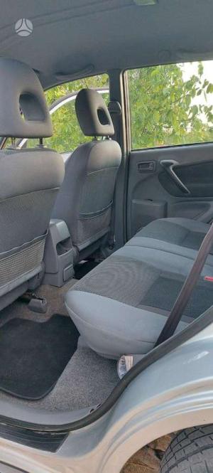 Pelēks Toyota RAV4 2003 Zarasai, ar dzinēja tilpumu 2.00 L un nobraukumu 183 tūkst. km par 2850 €, foto 7 vietnē AUTOMOTO.COM.LV