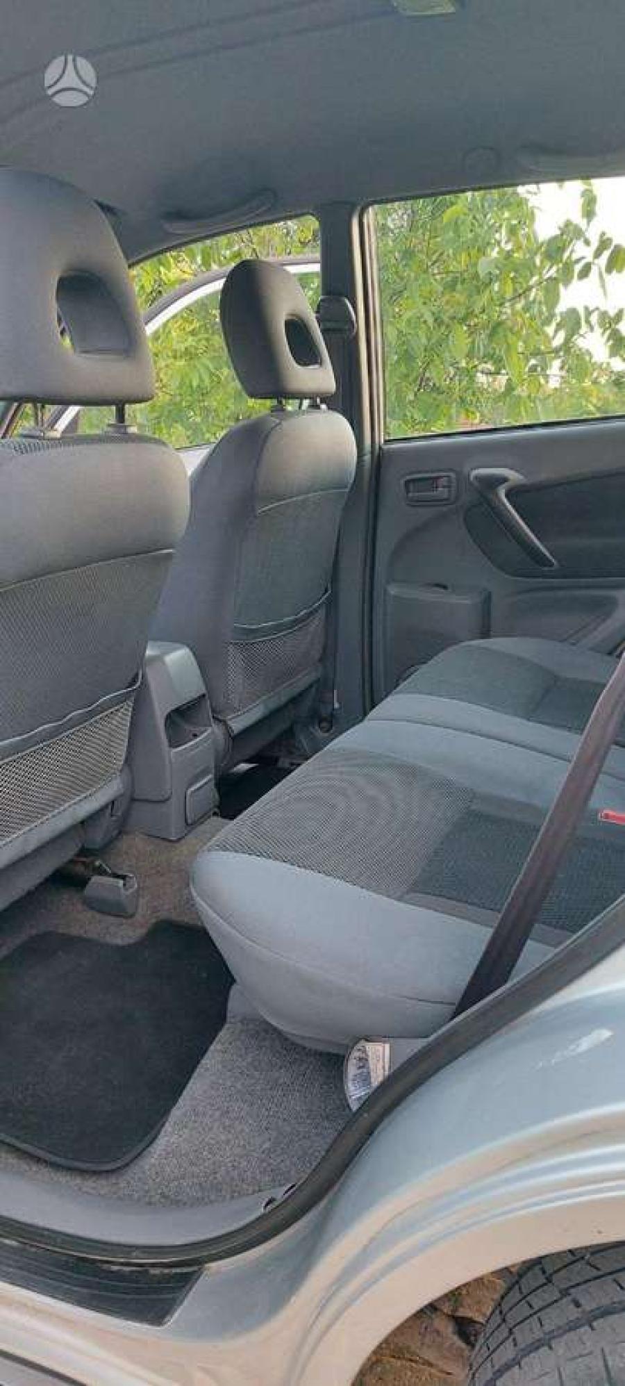 Pelēks Toyota RAV4 2003 Zarasai, ar dzinēja tilpumu 2.00 L un nobraukumu 183 tūkst. km par 2850 €, foto 7 vietnē AUTOMOTO.COM.LV