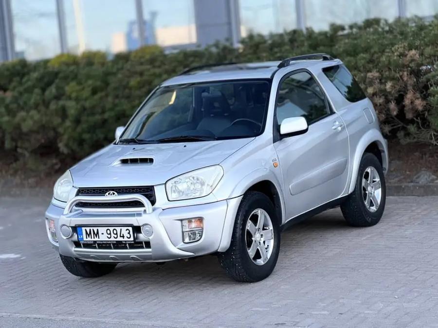 Grey Toyota RAV4 2003 in Riga, with an engine capacity of 2.00 L and mileage of 171 thousand km for 2990 €, photo 1 on AUTOMOTO.COM.LV