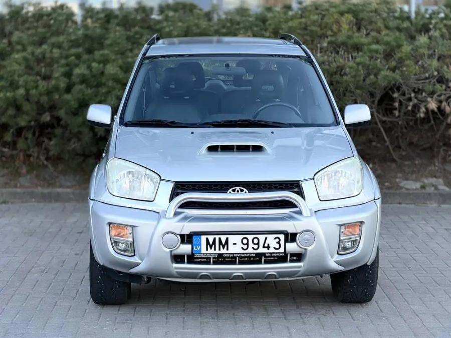 Grey Toyota RAV4 2003 in Riga, with an engine capacity of 2.00 L and mileage of 171 thousand km for 2990 €, photo 3 on AUTOMOTO.COM.LV