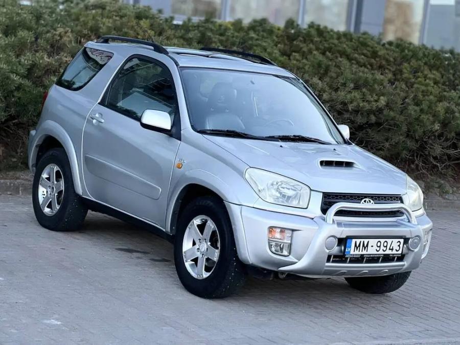 Grey Toyota RAV4 2003 in Riga, with an engine capacity of 2.00 L and mileage of 171 thousand km for 2990 €, photo 4 on AUTOMOTO.COM.LV