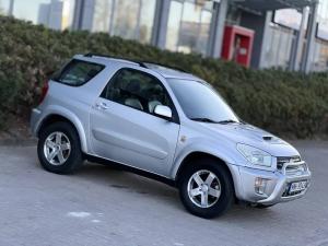 Grey Toyota RAV4 2003 in Riga, with an engine capacity of 2.00 L and mileage of 171 thousand km for 2990 €, photo 6 on AUTOMOTO.COM.LV