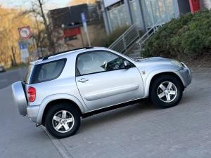 Grey Toyota RAV4 2003 in Riga, with an engine capacity of 2.00 L and mileage of 171 thousand km for 2990 €, photo 10 on AUTOMOTO.COM.LV