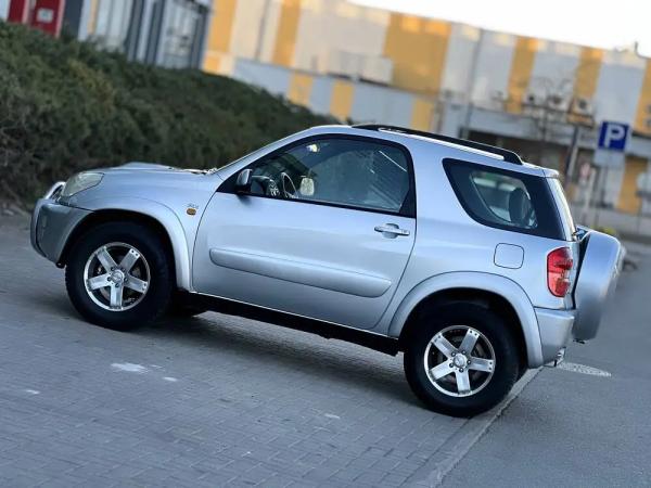 Pelēks Toyota RAV4 2003 Rīga, ar dzinēja tilpumu 2.00 L un nobraukumu 171 tūkst. km par 2990 €, foto 10 vietnē AUTOMOTO.COM.LV