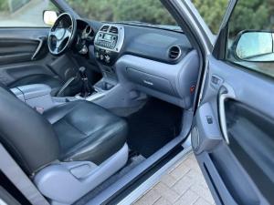 Grey Toyota RAV4 2003 in Riga, with an engine capacity of 2.00 L and mileage of 171 thousand km for 2990 €, photo 19 on AUTOMOTO.COM.LV