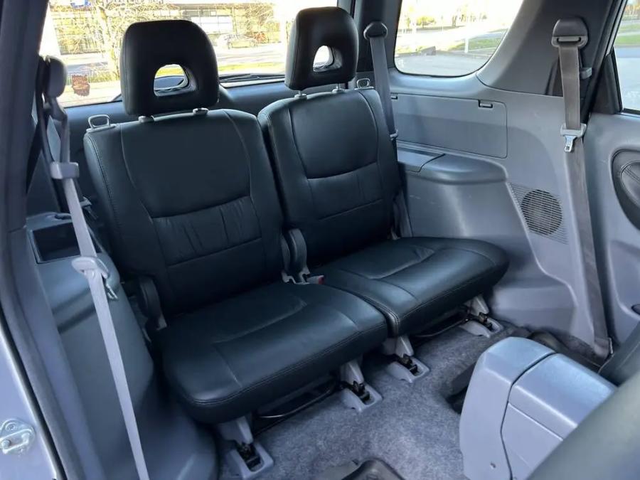 Grey Toyota RAV4 2003 in Riga, with an engine capacity of 2.00 L and mileage of 171 thousand km for 2990 €, photo 21 on AUTOMOTO.COM.LV