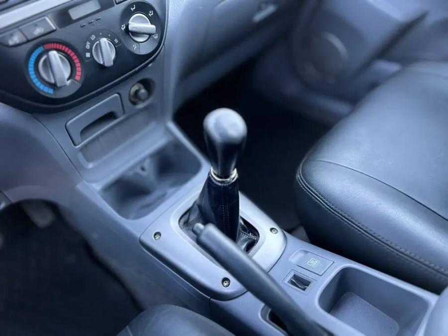 Grey Toyota RAV4 2003 in Riga, with an engine capacity of 2.00 L and mileage of 171 thousand km for 2990 €, photo 30 on AUTOMOTO.COM.LV