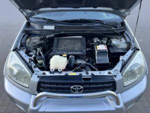 Grey Toyota RAV4 2003 in Riga, with an engine capacity of 2.00 L and mileage of 171 thousand km for 2990 €, photo 32 on AUTOMOTO.COM.LV