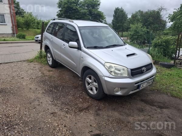 Grey Toyota RAV4 2003 in Rezekne, with an engine capacity of 2.00 L and mileage of 310 thousand km for 2300 €, photo 1 on AUTOMOTO.COM.LV